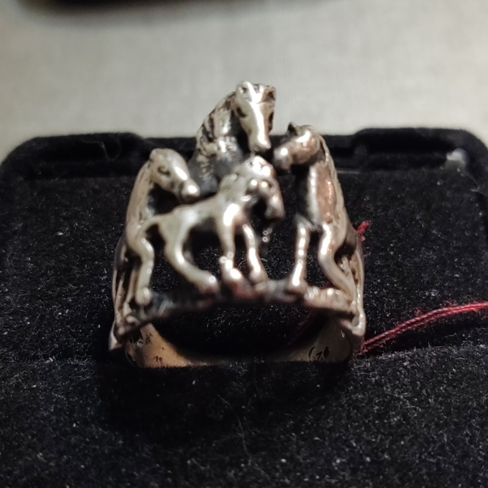 Family Of Horses Sterling Silver Ring - Gem